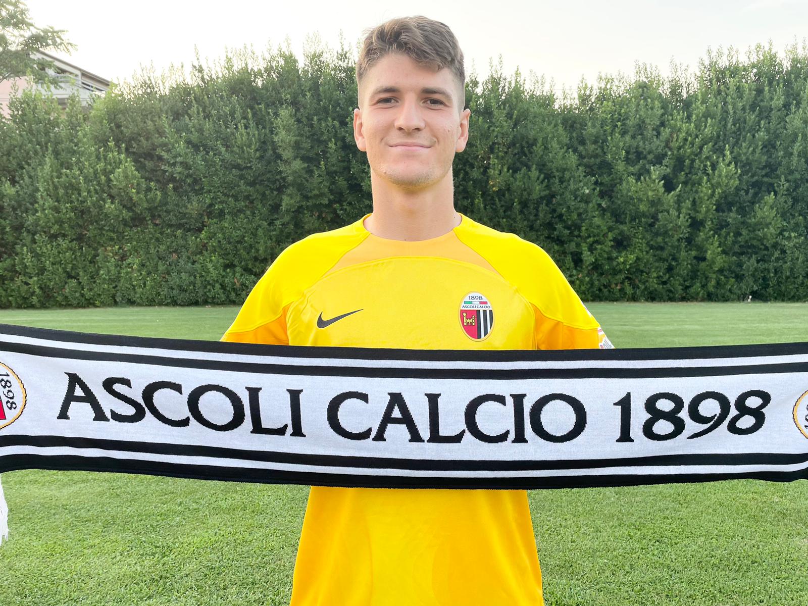 Ascoli, 26 i convocati per il ritiro. Quadriennale per il portiere ...