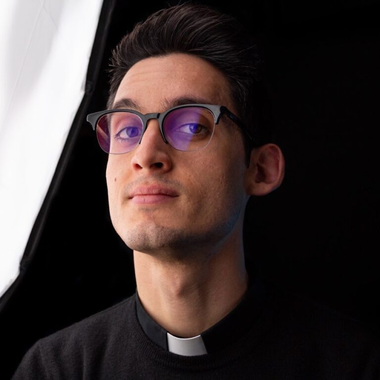 Un prete "influencer" ad Ascoli: incontro con don Alberto Ravagnani il ...