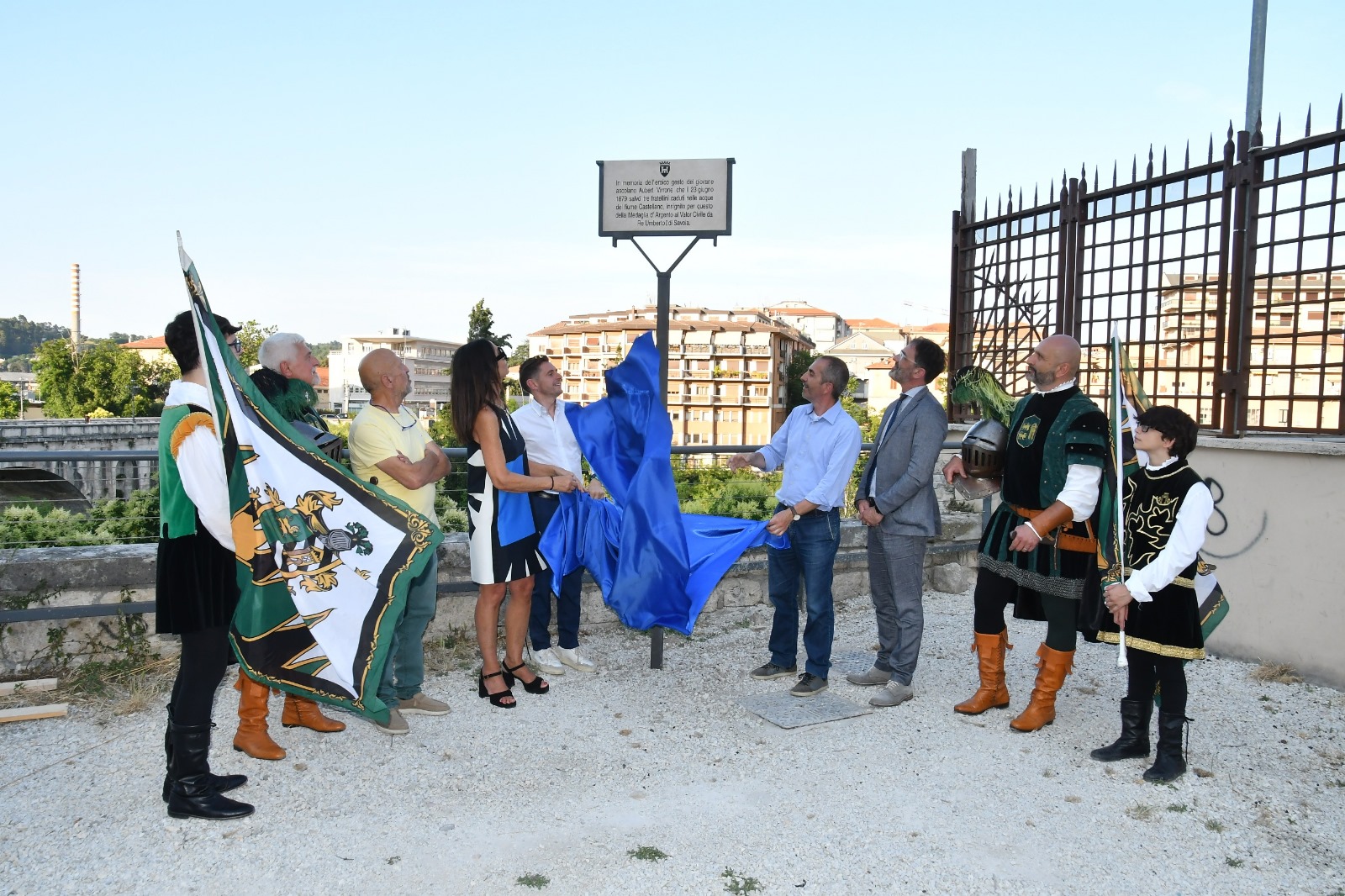 Ad Ascoli una targa in ricordo di Aubert Virrone, giovane che salvò la ...