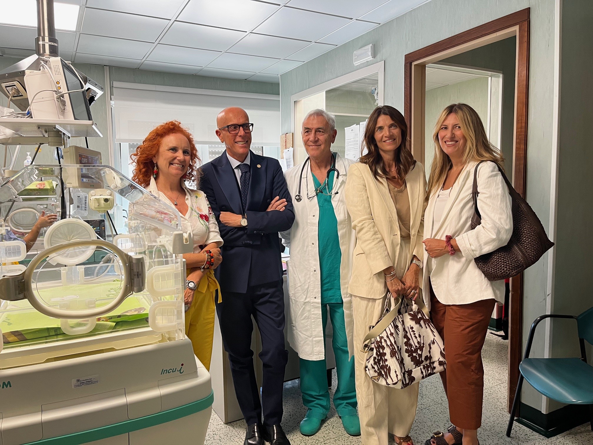 Nuova incubatrice di ultima generazione per la neonatologia dell ...